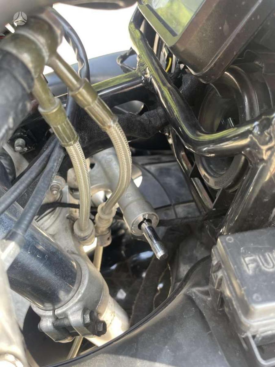 Pelēks Suzuki GSX-R 2003 Vilkaviškis, ar dzinēja tilpumu 0.60 L un nobraukumu 69 tūkst. km par 2500 €, foto 11 vietnē AUTOMOTO.COM.LV