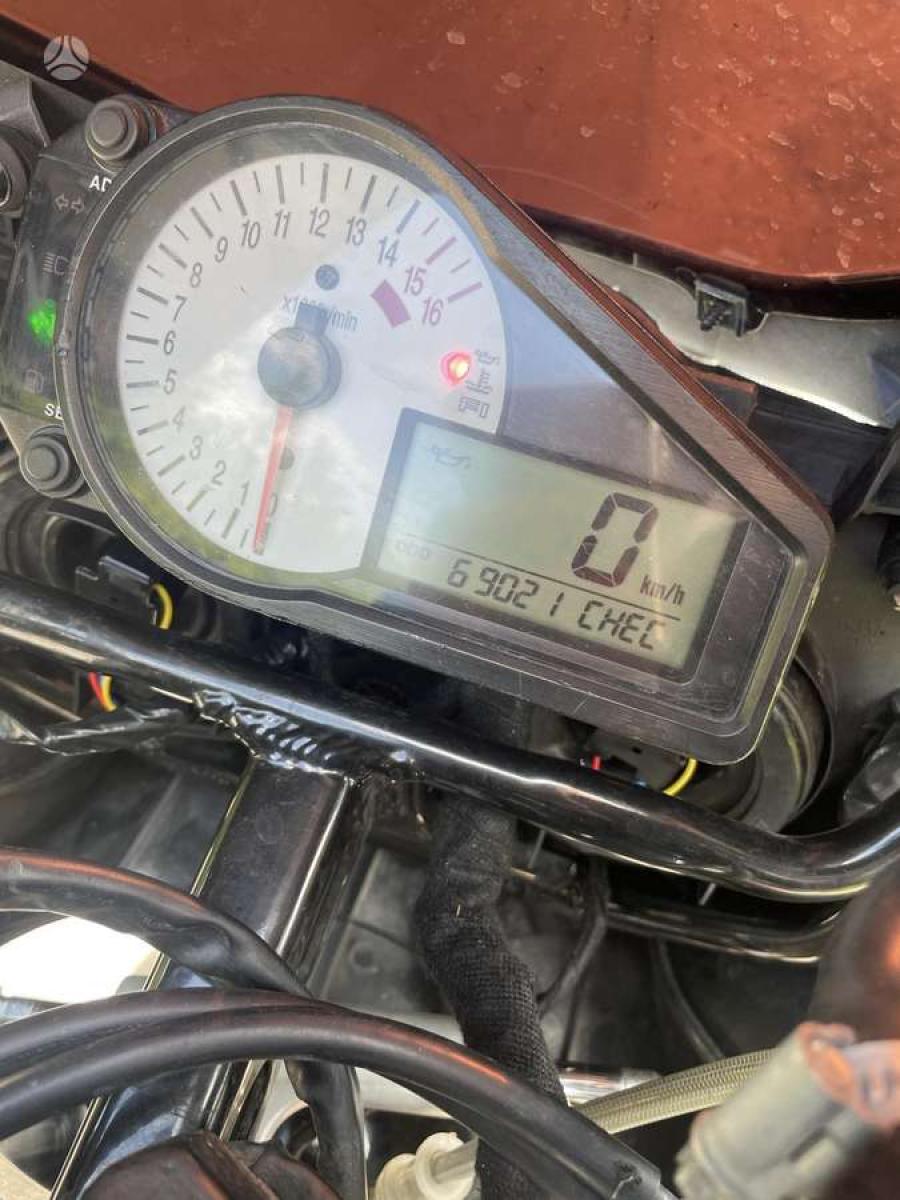 Pelēks Suzuki GSX-R 2003 Vilkaviškis, ar dzinēja tilpumu 0.60 L un nobraukumu 69 tūkst. km par 2500 €, foto 12 vietnē AUTOMOTO.COM.LV