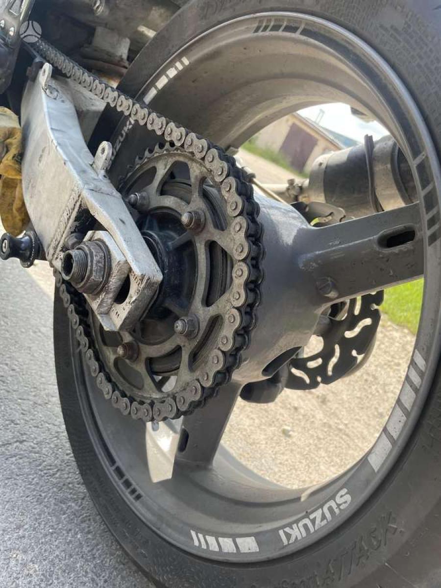 Pelēks Suzuki GSX-R 2003 Vilkaviškis, ar dzinēja tilpumu 0.60 L un nobraukumu 69 tūkst. km par 2500 €, foto 13 vietnē AUTOMOTO.COM.LV