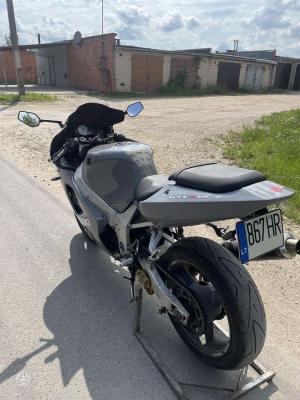 Pelēks Suzuki GSX-R 2003 Vilkaviškis, ar dzinēja tilpumu 0.60 L un nobraukumu 69 tūkst. km par 2500 €, foto 14 vietnē AUTOMOTO.COM.LV