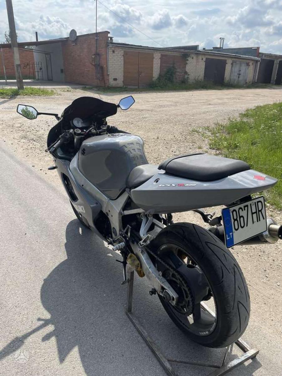 Pelēks Suzuki GSX-R 2003 Vilkaviškis, ar dzinēja tilpumu 0.60 L un nobraukumu 69 tūkst. km par 2500 €, foto 14 vietnē AUTOMOTO.COM.LV