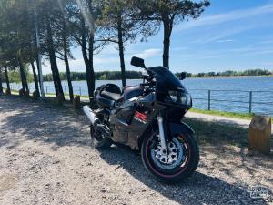Suzuki GSX-R 1997 Klaipėda, ar dzinēja tilpumu 0.60 L un nobraukumu 56 tūkst. km par 1650 €, foto  vietnē AUTOMOTO.COM.LV