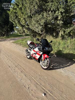 Suzuki GSX-R 1998 Šilalė, ar dzinēja tilpumu 0.60 L un nobraukumu 0 tūkst. km par 850 €, foto 3 vietnē AUTOMOTO.COM.LV