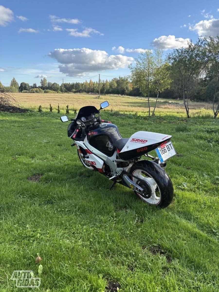 Suzuki GSX-R 1998 Šilalė, ar dzinēja tilpumu 0.60 L un nobraukumu 0 tūkst. km par 850 €, foto 6 vietnē AUTOMOTO.COM.LV