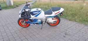 Suzuki GSX-R 1999 Viļņa, ar dzinēja tilpumu 0.60 L un nobraukumu 12 tūkst. km par 1750 €, foto 4 vietnē AUTOMOTO.COM.LV