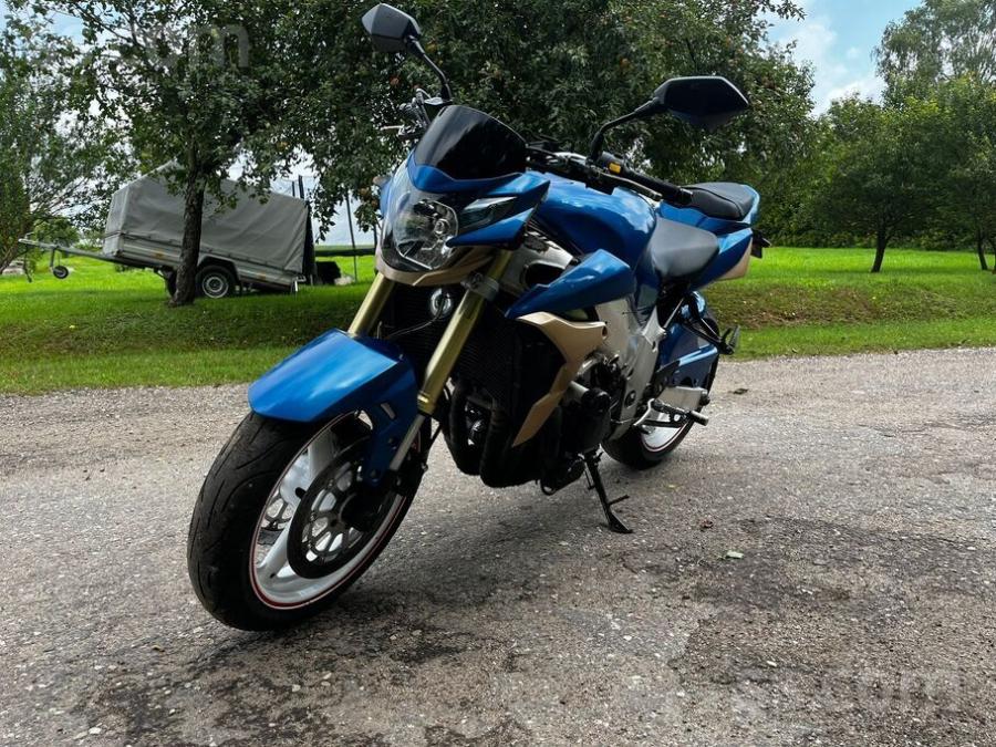 Suzuki GSX-R 1999 in Riga, with an engine capacity of 0.60 L and mileage of 0 thousand km for 1300 €, photo 5 on AUTOMOTO.COM.LV