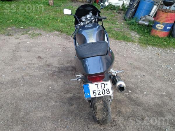Сузуки GSX-R 1999 в Валка на AUTOMOTO.COM.LV Сузуки GSX-R 1999 в Валка, объемом двигателя 0.60 л и пробегом 0 тыс. км за 1000 €, фото 3 на AUTOMOTO.COM.LV