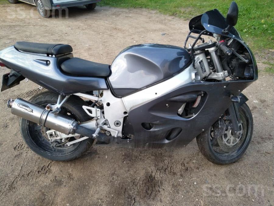 Suzuki GSX-R 1999 in Valka, with an engine capacity of 0.60 L and mileage of 0 thousand km for 1000 €, photo 4 on AUTOMOTO.COM.LV