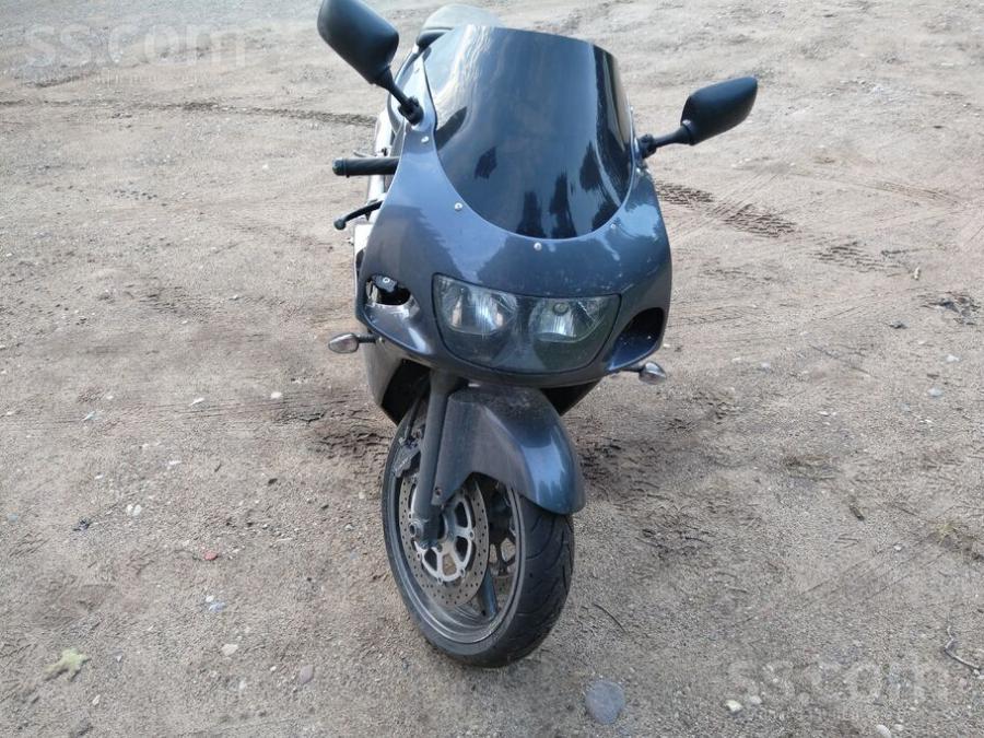 Suzuki GSX-R 1999 in Valka, with an engine capacity of 0.60 L and mileage of 0 thousand km for 1000 €, photo 5 on AUTOMOTO.COM.LV