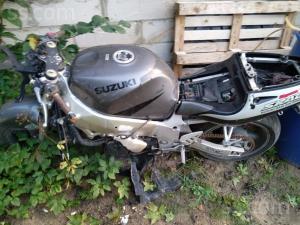 Suzuki GSX-R 1999 in Valka, with an engine capacity of 0.60 L and mileage of 0 thousand km for 1000 €, photo 7 on AUTOMOTO.COM.LV