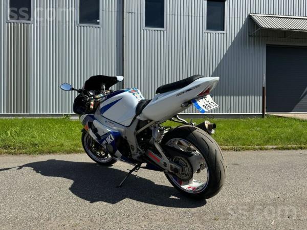 Suzuki GSX-R 2001 Rīga, ar dzinēja tilpumu 1.00 L un nobraukumu 0 tūkst. km par 3450 €, foto 5 vietnē AUTOMOTO.COM.LV