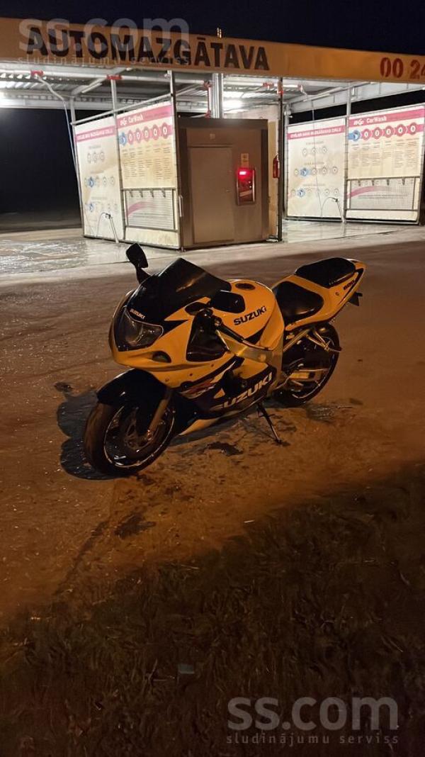 Сузуки GSX-R 2001 в Мадона, объемом двигателя 0.60 л и пробегом 0 тыс. км за 1350 €, фото 1 на AUTOMOTO.COM.LV