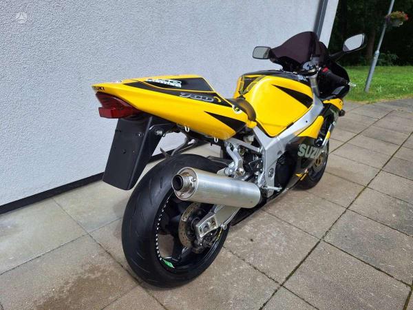 Suzuki GSX-R 2001 Prienai, ar dzinēja tilpumu 0.75 L un nobraukumu 26 tūkst. km par 3050 €, foto 4 vietnē AUTOMOTO.COM.LV