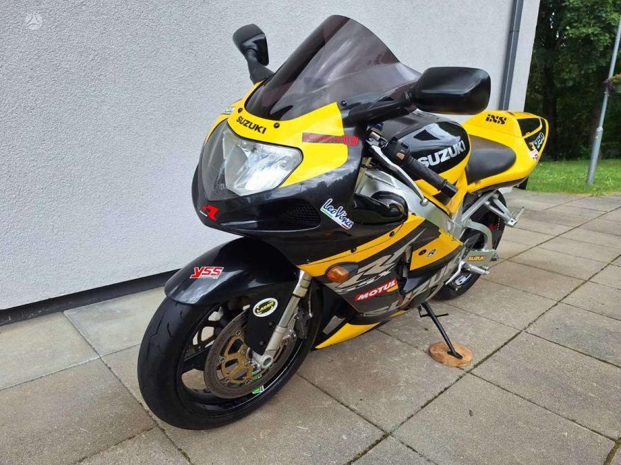 Suzuki GSX-R 2001 Prienai, ar dzinēja tilpumu 0.75 L un nobraukumu 26 tūkst. km par 3050 €, foto 10 vietnē AUTOMOTO.COM.LV