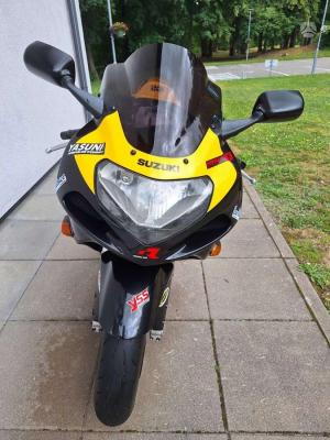 Suzuki GSX-R 2001 Prienai, ar dzinēja tilpumu 0.75 L un nobraukumu 26 tūkst. km par 3050 €, foto 13 vietnē AUTOMOTO.COM.LV