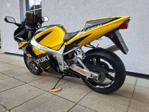 Suzuki GSX-R 2001 Prienai, ar dzinēja tilpumu 0.75 L un nobraukumu 26 tūkst. km par 3050 €, foto 15 vietnē AUTOMOTO.COM.LV