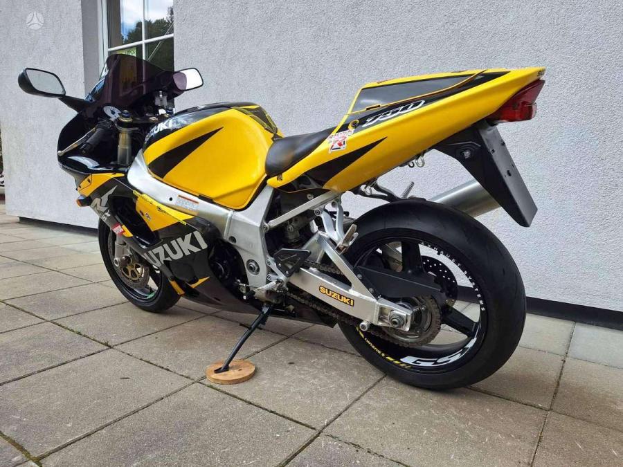 Suzuki GSX-R 2001 Prienai, ar dzinēja tilpumu 0.75 L un nobraukumu 26 tūkst. km par 3050 €, foto 15 vietnē AUTOMOTO.COM.LV