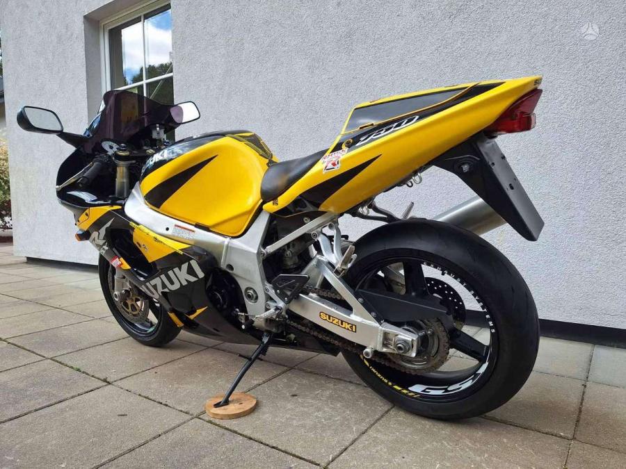 Suzuki GSX-R 2001 Prienai, ar dzinēja tilpumu 0.75 L un nobraukumu 26 tūkst. km par 3050 €, foto 24 vietnē AUTOMOTO.COM.LV