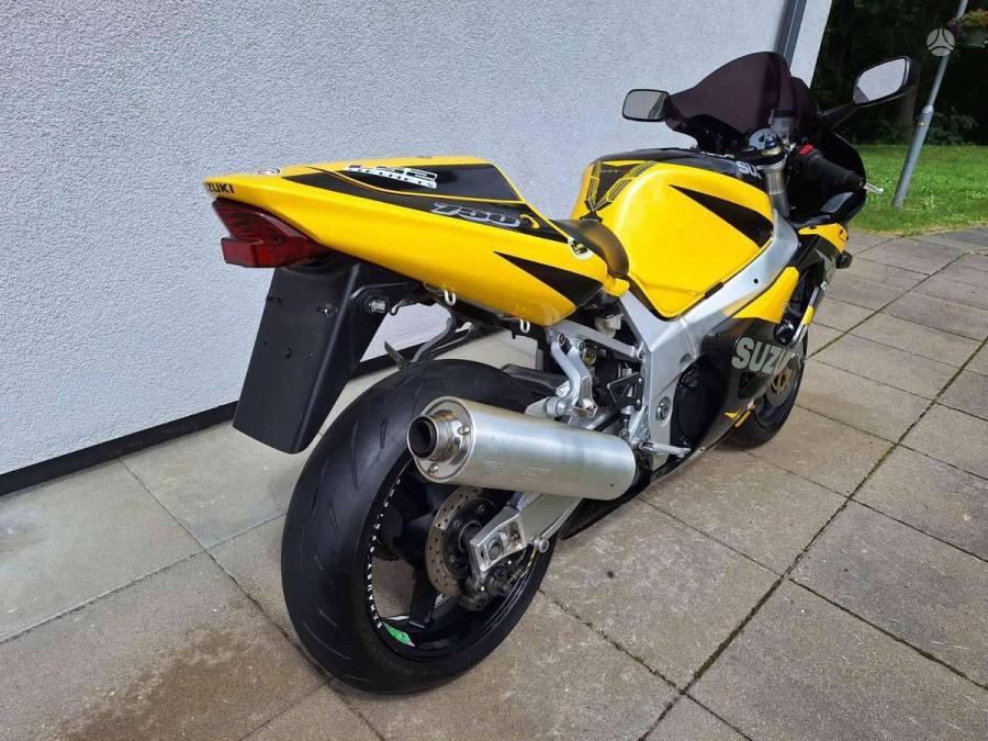 Suzuki GSX-R 2001 Prienai, ar dzinēja tilpumu 0.75 L un nobraukumu 26 tūkst. km par 3050 €, foto 28 vietnē AUTOMOTO.COM.LV