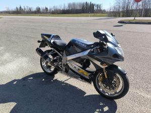 Suzuki GSX-R 2001 in Radviliskis, with an engine capacity of 1.00 L and mileage of 70 thousand km for 2750 €, photo 3 on AUTOMOTO.COM.LV