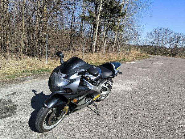 Сузуки GSX-R 2001 в Радвилишкис, объемом двигателя 1.00 л и пробегом 70 тыс. км за 2750 €, фото 4 на AUTOMOTO.COM.LV