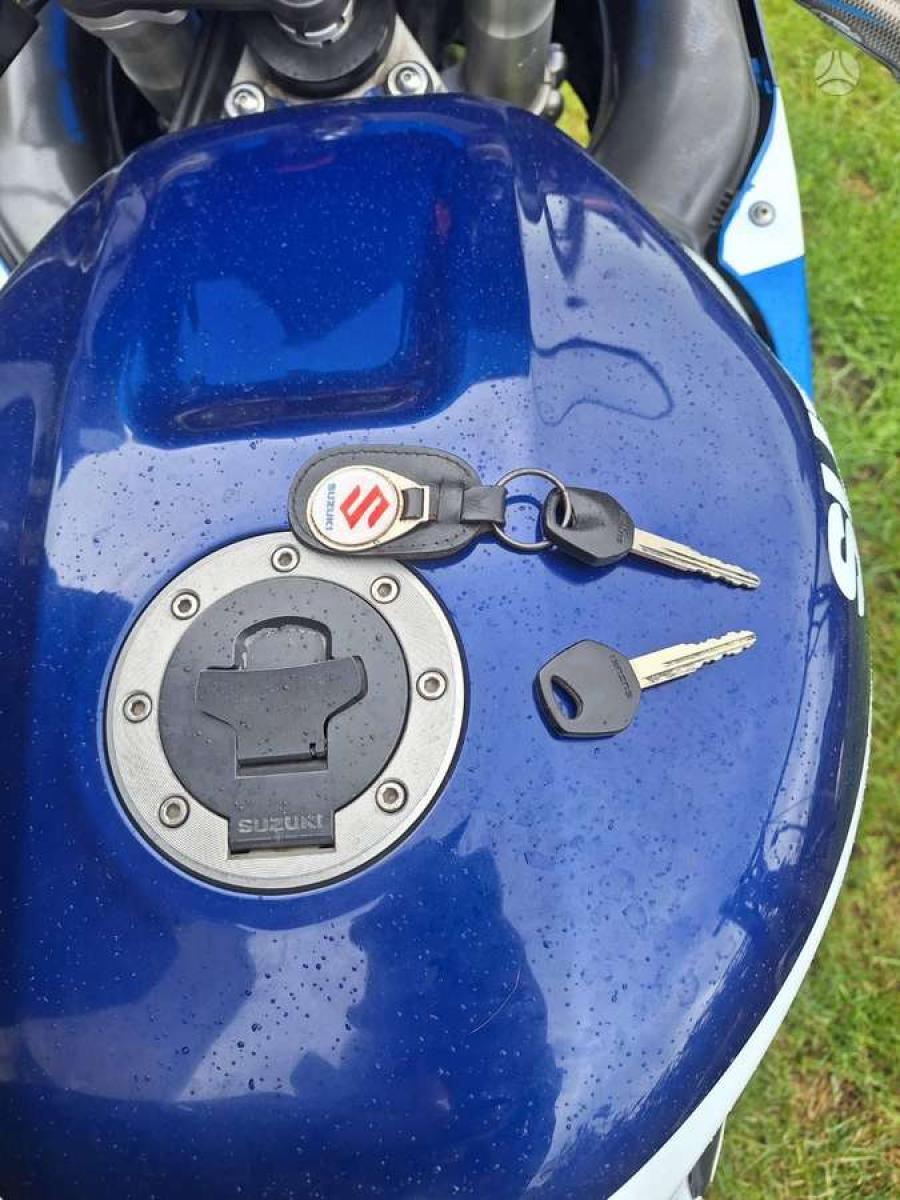 Сузуки GSX-R 2002 в Вильнюс, объемом двигателя 0.00 л и пробегом 63 тыс. км за 3500 €, фото 7 на AUTOMOTO.COM.LV