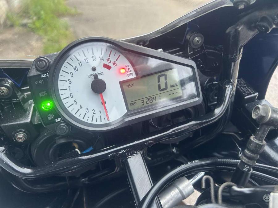 Suzuki GSX-R 2002 Birštonas, ar dzinēja tilpumu 0.60 L un nobraukumu 33 tūkst. km par 2999 €, foto 8 vietnē AUTOMOTO.COM.LV