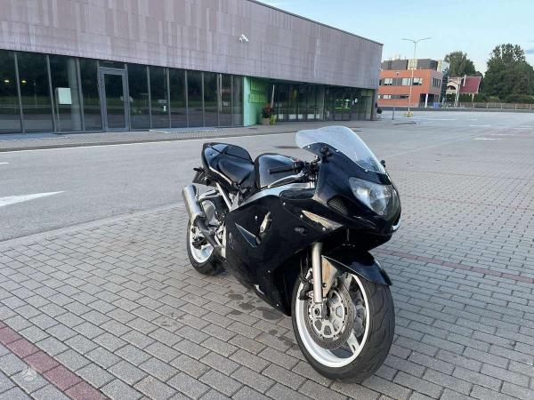 Suzuki GSX-R 2003 Šilalė, ar dzinēja tilpumu 0.60 L un nobraukumu 24 tūkst. km par 2799 €, foto 1 vietnē AUTOMOTO.COM.LV
