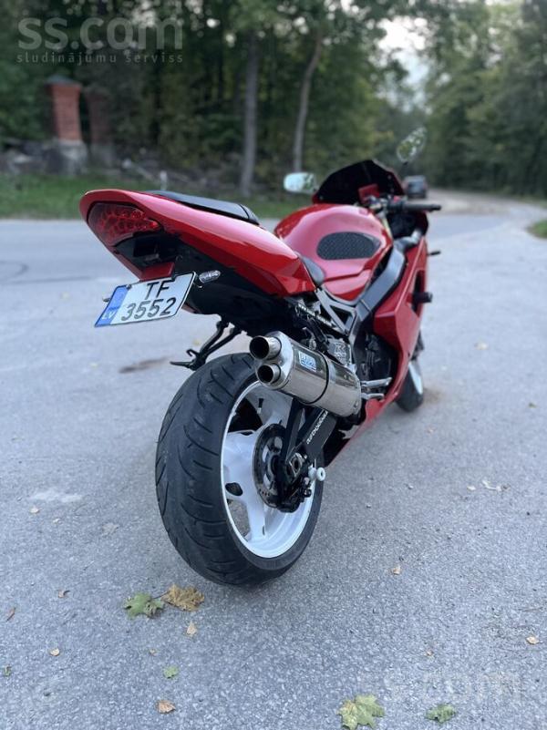 Suzuki GSX-R 2004 Rēzekne, ar dzinēja tilpumu 0.60 L un nobraukumu 0 tūkst. km par 3500 €, foto 3 vietnē AUTOMOTO.COM.LV