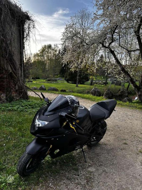 Suzuki GSX-R 2004 in Klaipeda, with an engine capacity of 0.75 L and mileage of 23 thousand km for 3350 €, photo 6 on AUTOMOTO.COM.LV