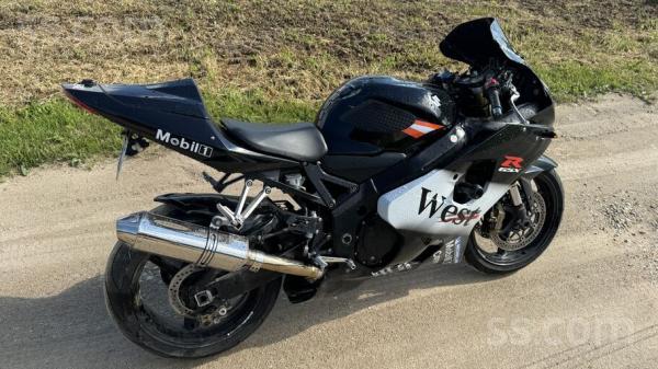 Suzuki GSX-R 2004 in Riga, with an engine capacity of 0.60 L and mileage of 0 thousand km for 2800 €, photo 1 on AUTOMOTO.COM.LV