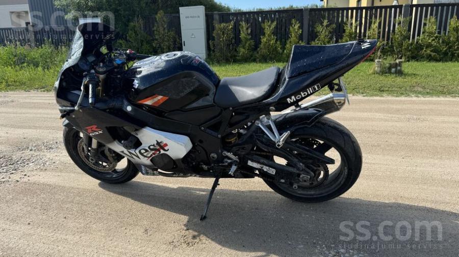 Suzuki GSX-R 2004 in Riga, with an engine capacity of 0.60 L and mileage of 0 thousand km for 2800 €, photo 4 on AUTOMOTO.COM.LV