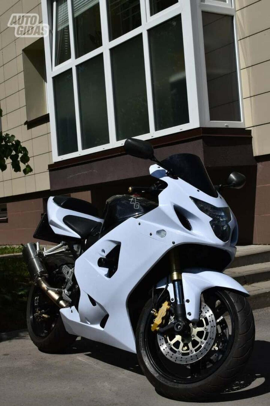 Сузуки GSX-R 2004 в Мажейкяй, объемом двигателя 0.60 л и пробегом 0 тыс. км за 3000 €, фото 1 на AUTOMOTO.COM.LV