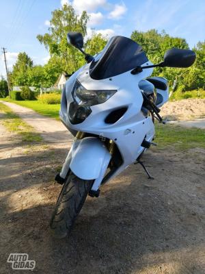 Сузуки GSX-R 2004 в Мажейкяй, объемом двигателя 0.60 л и пробегом 0 тыс. км за 3000 €, фото 3 на AUTOMOTO.COM.LV