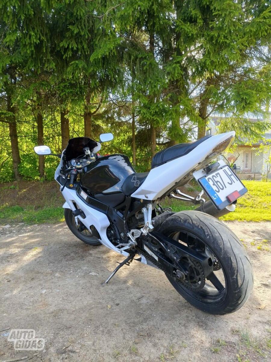 Сузуки GSX-R 2004 в Мажейкяй, объемом двигателя 0.60 л и пробегом 0 тыс. км за 3000 €, фото 4 на AUTOMOTO.COM.LV