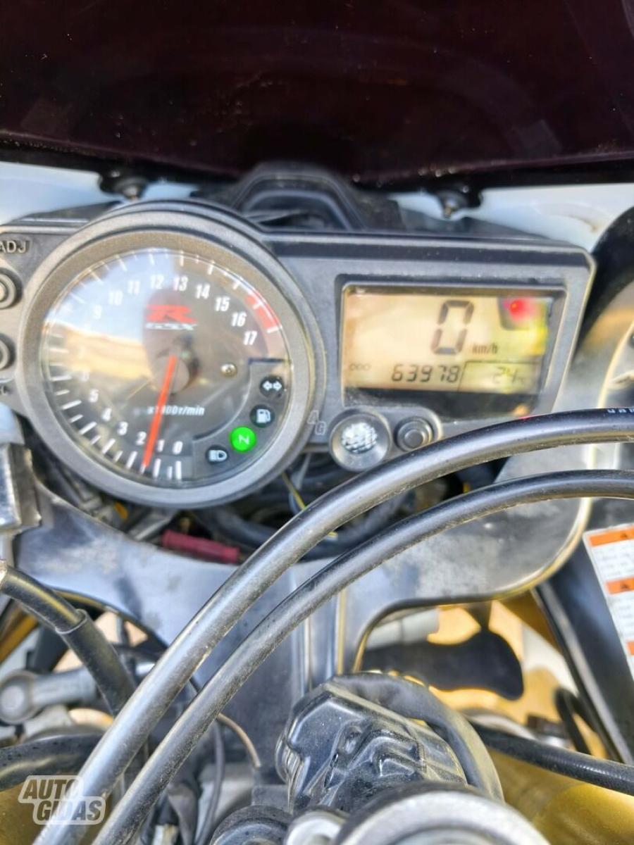 Сузуки GSX-R 2004 в Мажейкяй, объемом двигателя 0.60 л и пробегом 0 тыс. км за 3000 €, фото 6 на AUTOMOTO.COM.LV