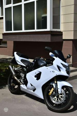 Suzuki GSX-R 2004 Mažeikiai, ar dzinēja tilpumu 0.60 L un nobraukumu 65 tūkst. km par 2400 €, foto  vietnē AUTOMOTO.COM.LV