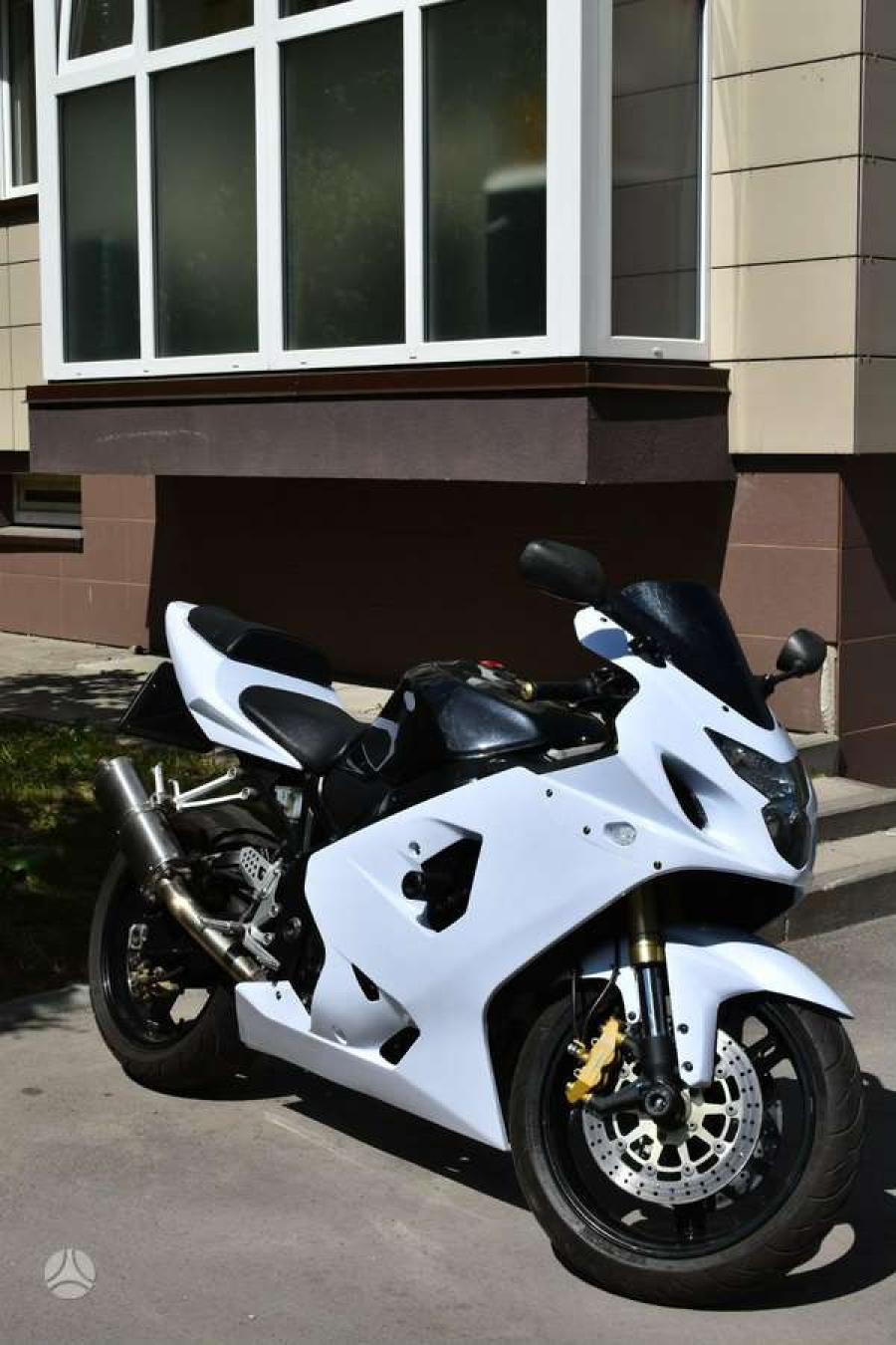 Suzuki GSX-R 2004 in Mazeikiai, with an engine capacity of 0.60 L and mileage of 65 thousand km for 2400 €, photo 1 on AUTOMOTO.COM.LV