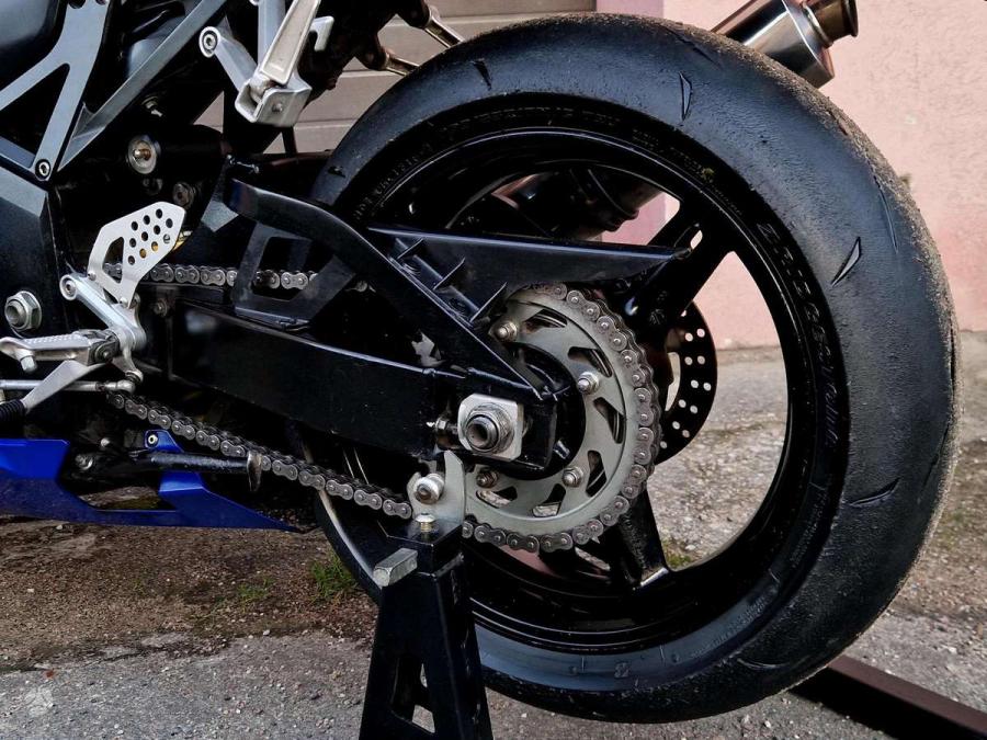 Suzuki GSX-R 2005 Viļņa, ar dzinēja tilpumu 0.60 L un nobraukumu 39 tūkst. km par 3790 €, foto 18 vietnē AUTOMOTO.COM.LV