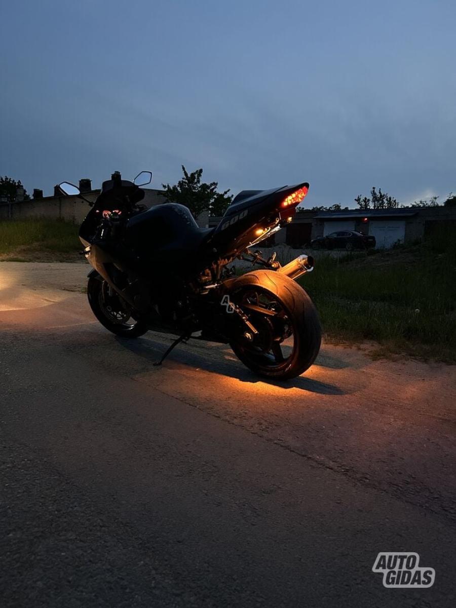Suzuki GSX-R 2005 in Prienai, with an engine capacity of 0.60 L and mileage of 21 thousand km for 3700 €, photo 4 on AUTOMOTO.COM.LV
