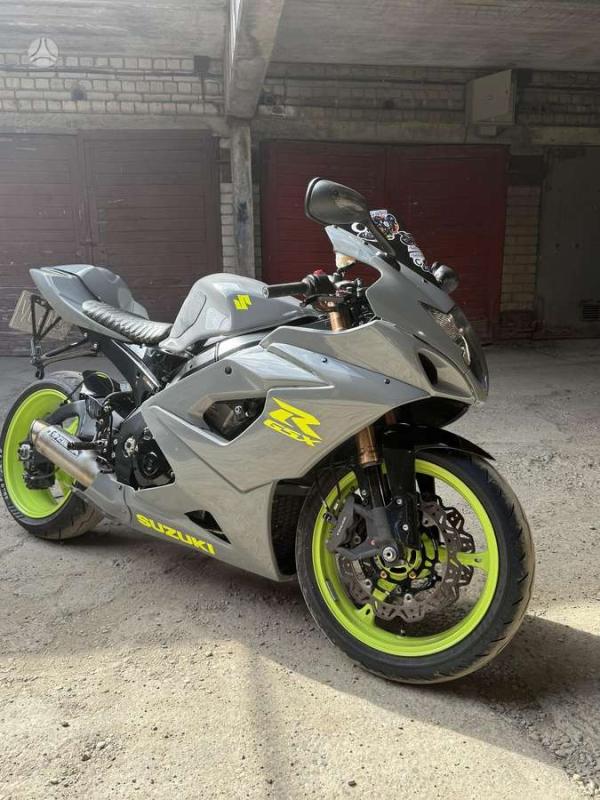 Suzuki GSX-R 2005 Kauņa, ar dzinēja tilpumu 1.00 L un nobraukumu 50 tūkst. km par 4300 €, foto 1 vietnē AUTOMOTO.COM.LV