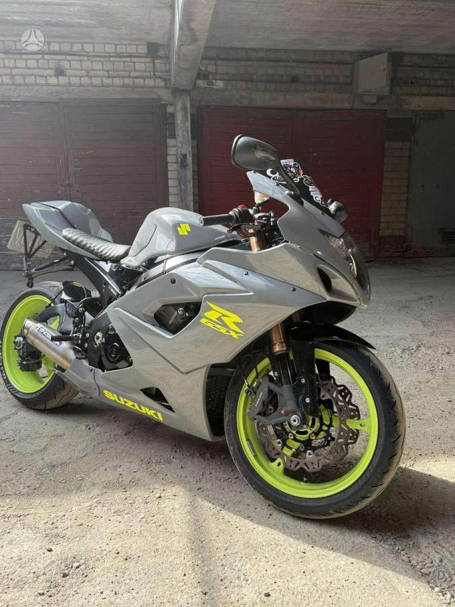 Suzuki GSX-R 2005 Kauņa, ar dzinēja tilpumu 1.00 L un nobraukumu 50 tūkst. km par 4300 €, foto 1 vietnē AUTOMOTO.COM.LV