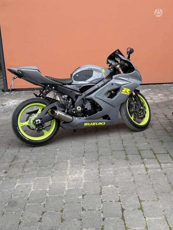 Suzuki GSX-R 2005 Kauņa, ar dzinēja tilpumu 1.00 L un nobraukumu 50 tūkst. km par 4300 €, foto 4 vietnē AUTOMOTO.COM.LV