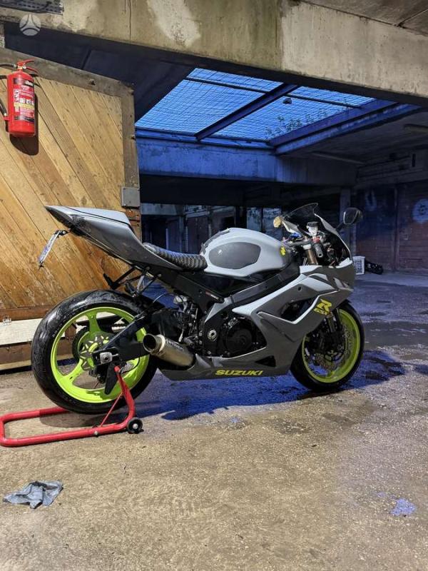Suzuki GSX-R 2005 Kauņa, ar dzinēja tilpumu 1.00 L un nobraukumu 50 tūkst. km par 4300 €, foto 5 vietnē AUTOMOTO.COM.LV