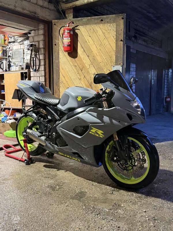 Suzuki GSX-R 2005 Kauņa, ar dzinēja tilpumu 1.00 L un nobraukumu 50 tūkst. km par 4300 €, foto 6 vietnē AUTOMOTO.COM.LV