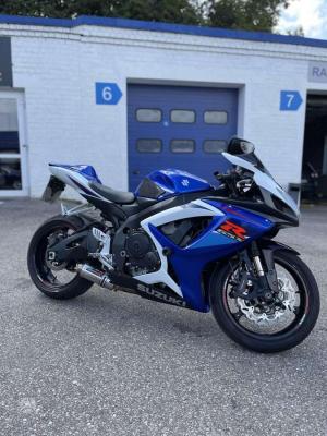 Suzuki GSX-R 2006 in Sirvintos, with an engine capacity of 0.75 L and mileage of 61 thousand km for 4500 €, photo 8 on AUTOMOTO.COM.LV