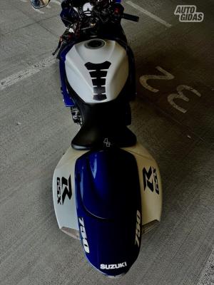 Suzuki GSX-R 2007 Viļņa, ar dzinēja tilpumu 0.75 L un nobraukumu 0 tūkst. km par 5300 €, foto 6 vietnē AUTOMOTO.COM.LV