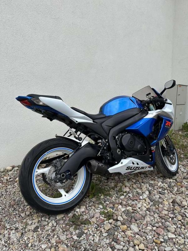 Suzuki GSX-R 2010 in Moletai, with an engine capacity of 1.00 L and mileage of 20 thousand km for 5600 €, photo 3 on AUTOMOTO.COM.LV