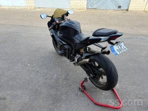 Suzuki GSX-R 2010 in Riga, with an engine capacity of 1.00 L and mileage of 0 thousand km for 6200 €, photo 5 on AUTOMOTO.COM.LV