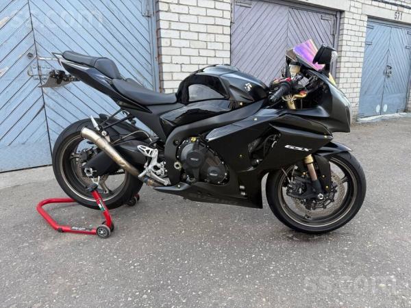 Suzuki GSX-R 2010 in Riga, with an engine capacity of 1.00 L and mileage of 0 thousand km for 6200 €, photo 3 on AUTOMOTO.COM.LV